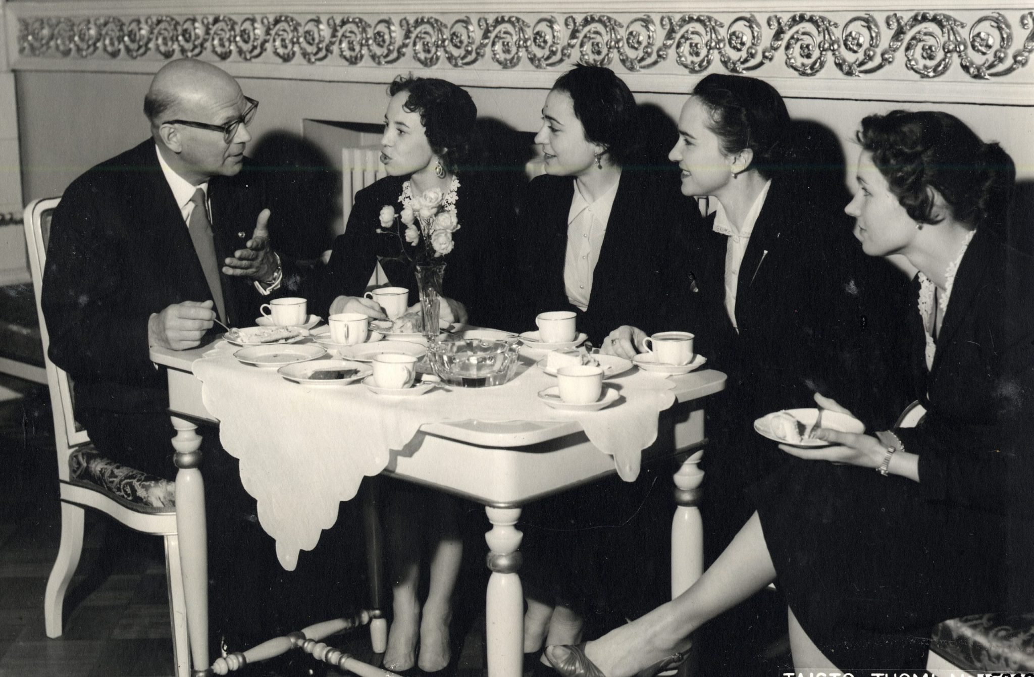 Kansainvälisiä huippuja idästä ja lännestä - Ooppera – Baletti