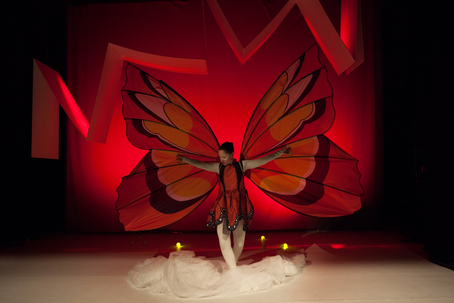 Helsingin juhlaviikot: Rrrrrr. Story of a caterpillar ...